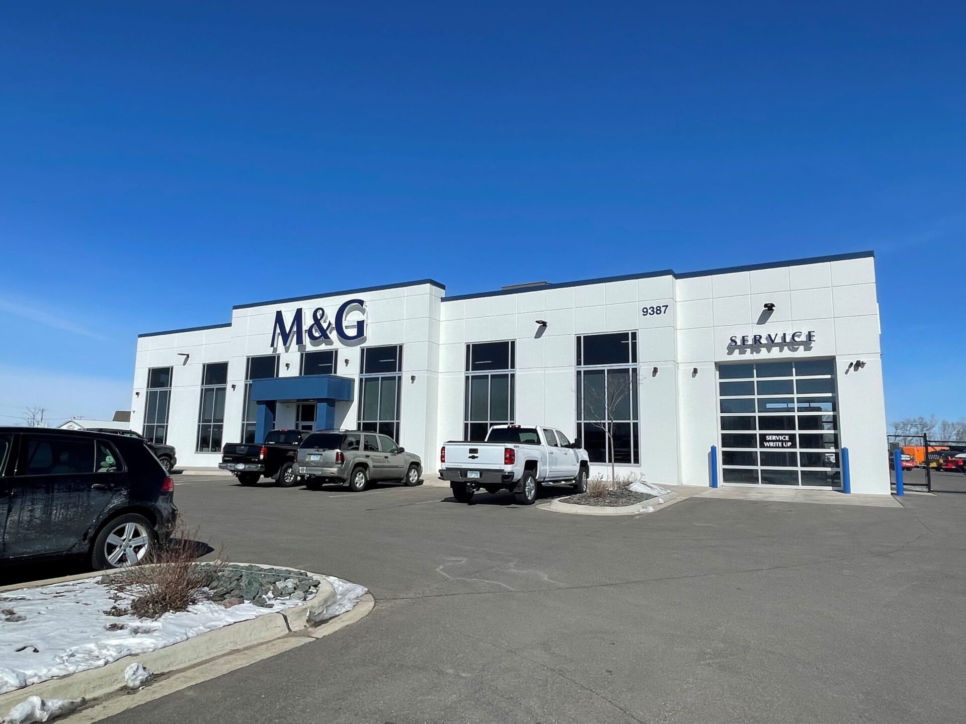 Must-Have Accessories for Your Garage and Snowmobile Trailer - Caliber ...